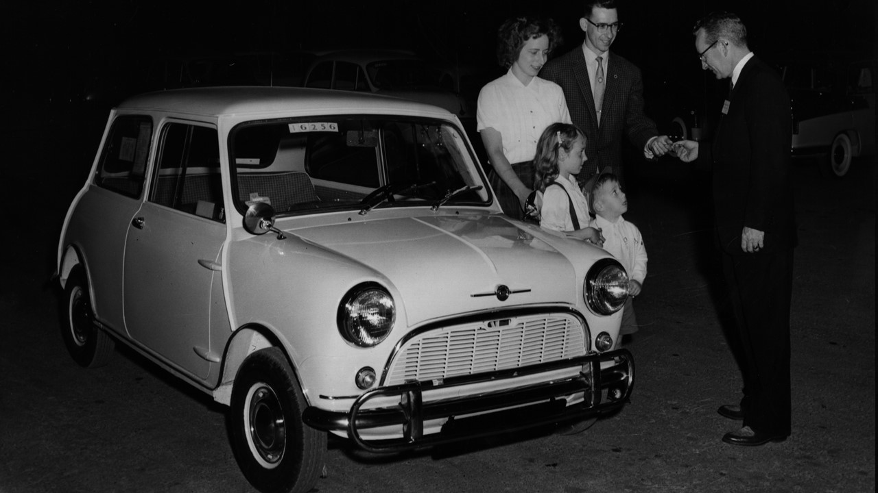 The Classic Mini: How Britain’s Smallest Car Became a Global Sensation ...